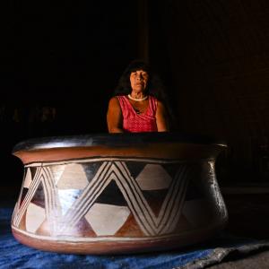 Mulheres Waurá levam cerâmica ancestral do Xingu a SP, tradição ...